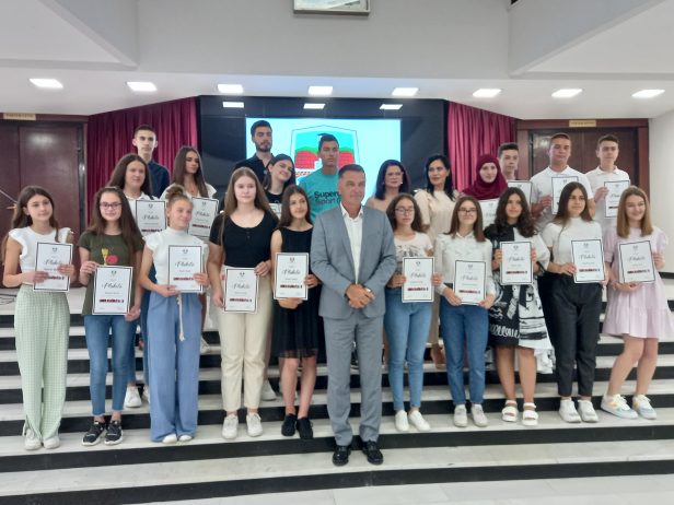 Nagrađeni đaci generacije