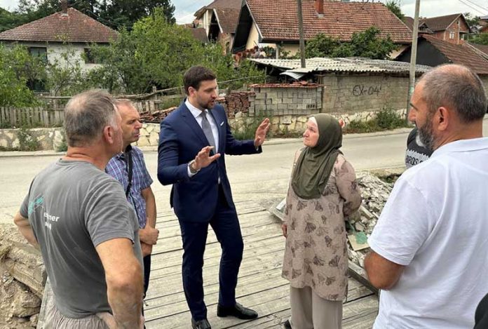 Ministar Đerlek razgovarao sa građanima Novog Pazara čija imovina je ...
