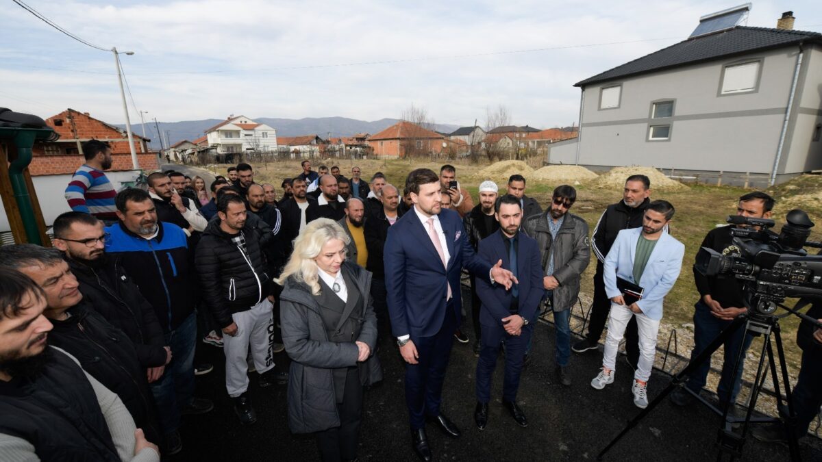 Ministar Đerlek otvorio nove asfaltirane dionice - Mještani dva romska ...